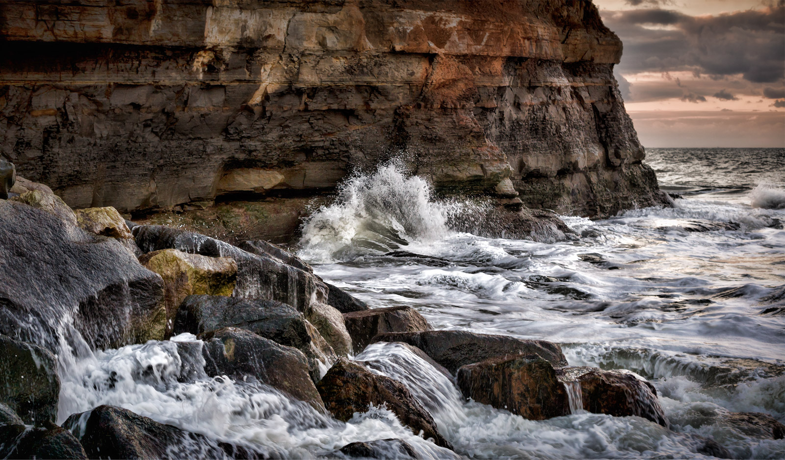 Landscape Photography 026 - Wave, cliff